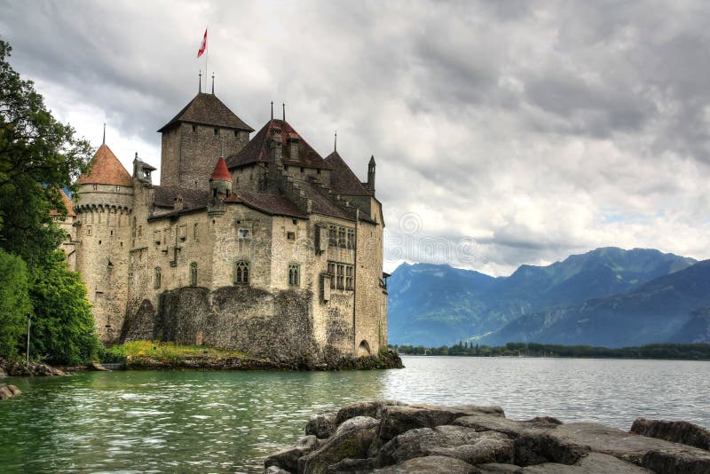 Castillo de Chillon, Suiza foto de archivo editorial. Imagen de nublado ...