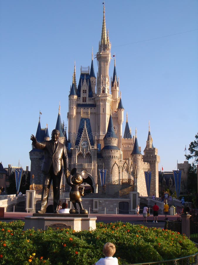 Castillo de Cinderella foto editorial. Imagen de recorrido - 19872246