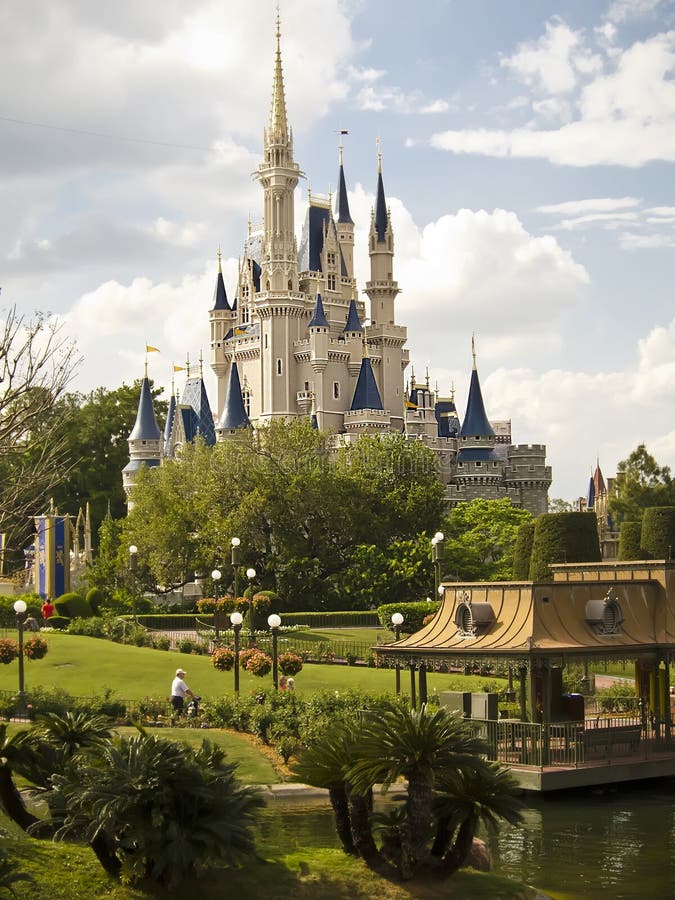 Castillo de Cinderella foto de archivo editorial. Imagen de torre ...