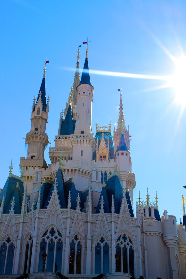 Mundo De Walt Disney Del Castillo De Disney Cinderella Imagen editorial ...