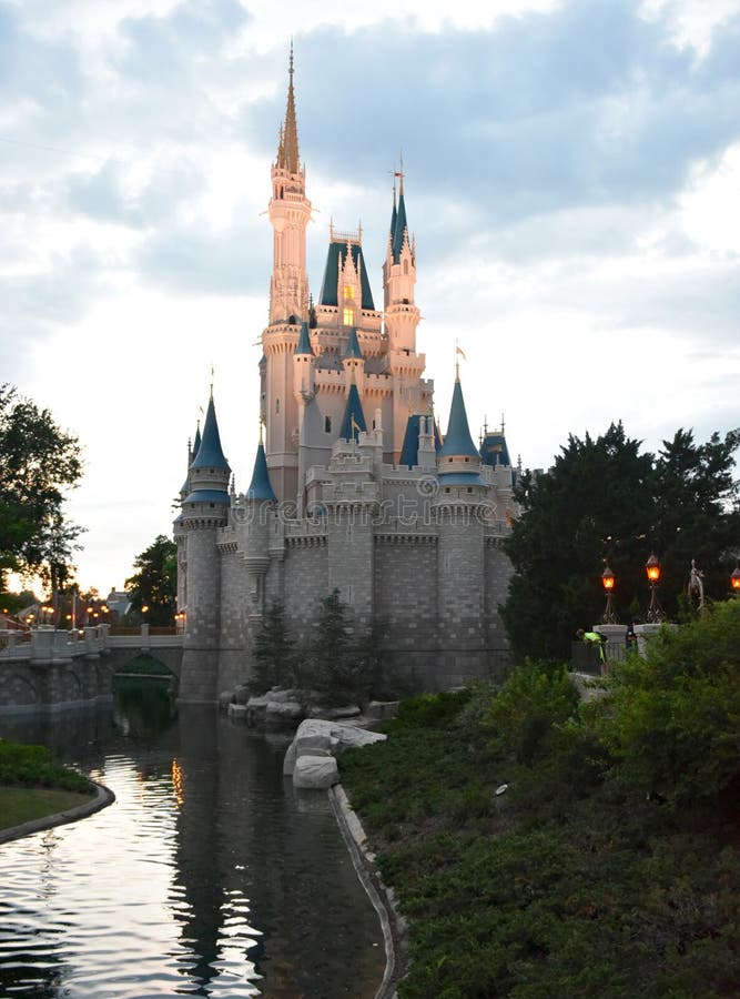Castillo de Cinderella foto de archivo editorial. Imagen de california ...