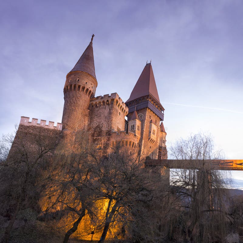 Castillo De Corvin De Hunedoara, Rumania Foto de archivo - Imagen de ...