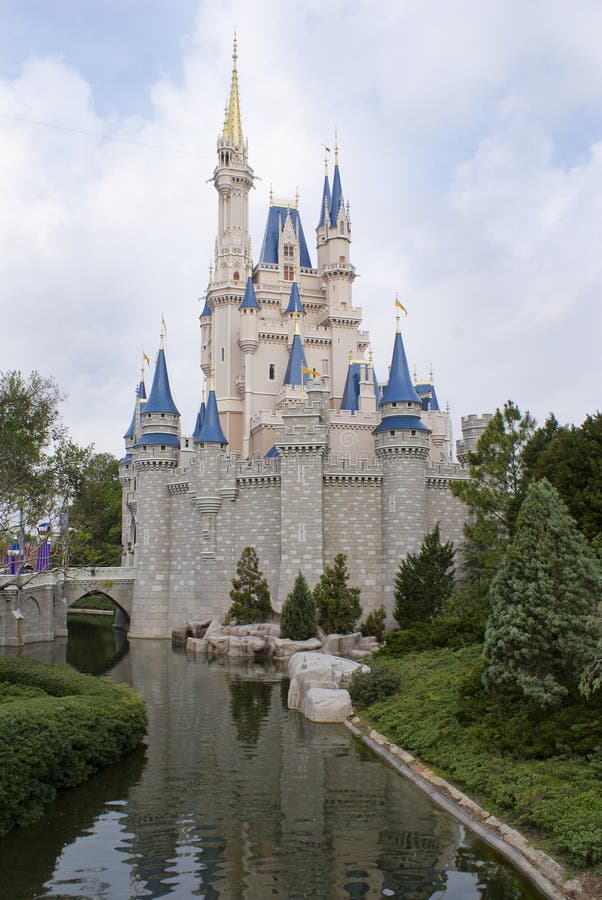 Castillo de Disney fotografía editorial. Imagen de florida - 23234662