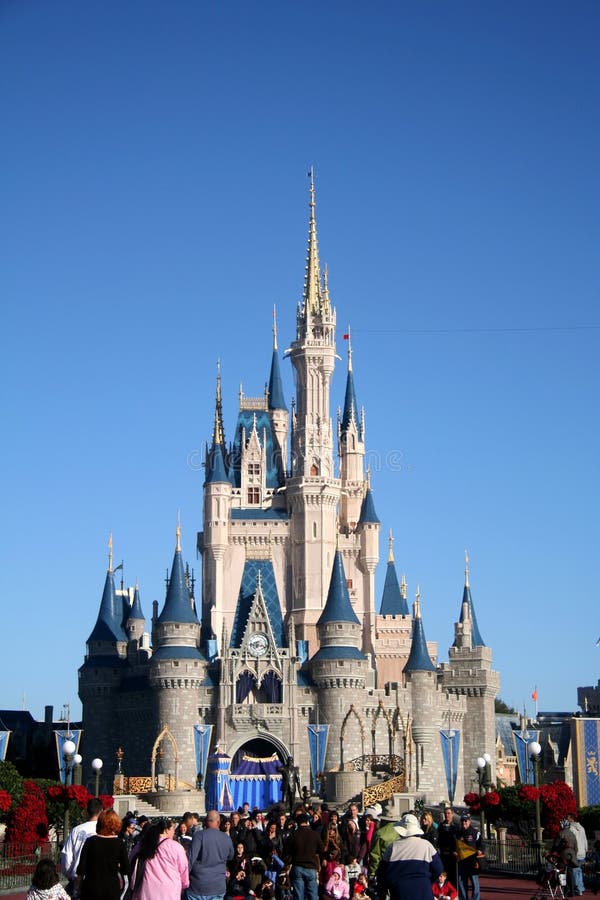 Castillo de Disney foto editorial. Imagen de azul, orlando - 7727091