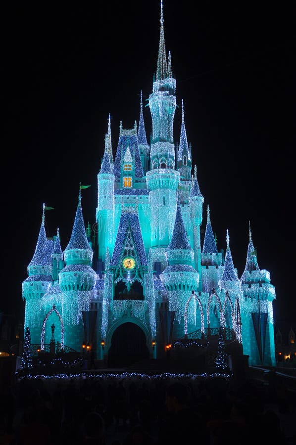 Castillo De Disney Cinderella En La Noche Foto editorial - Imagen de ...