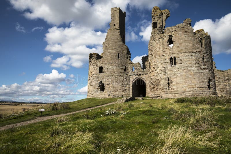 Castillo De Dunstanburgh En Northumberland, Inglaterra Septentrional ...