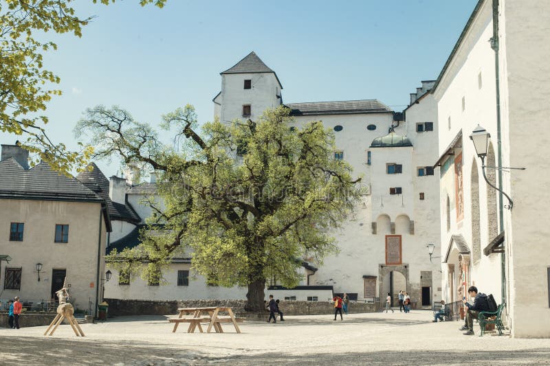 Castillo De Hohensalzburg O Fortaleza De Festung Hohensalzburg En El ... Castillo De Hohensalzburg O Fortaleza De Festung Hohensalzburg En El ...