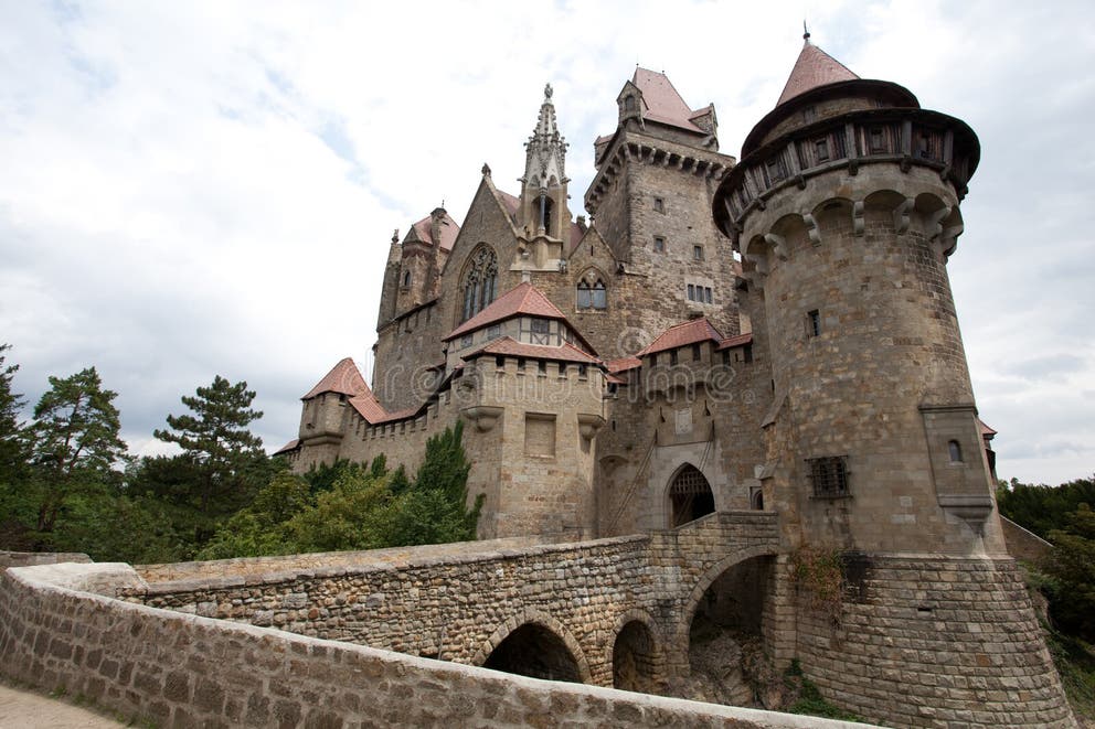 Castillo de Kreuzenstein imagen de archivo. Imagen de mantiene - 20662845