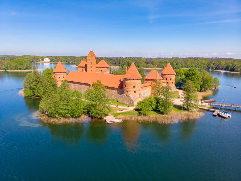 Castillo De La Isla Trakai. Lituania Imagen de archivo - Imagen de ...