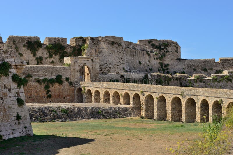 Castillo de Methoni imagen de archivo. Imagen de torre - 35600371