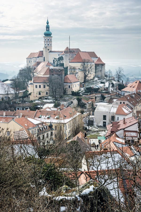 Castillo De Mikulov, Moravia Meridional, República Checa Fotografía ...