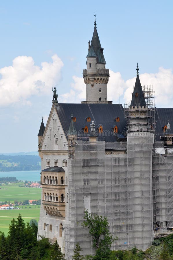 Castillo de Neuschwanstein fotografía editorial. Imagen de edificio ...