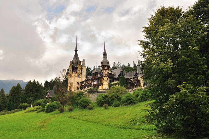 Castillo de Peles imagen de archivo. Imagen de edificio - 55512783