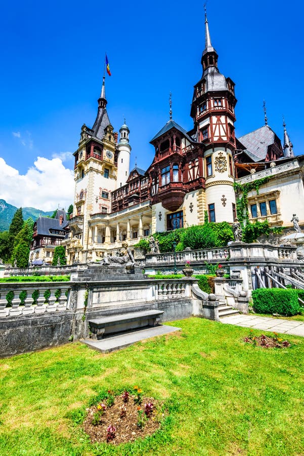 Castillo De Peles, Sinaia, Rumania Foto de archivo - Imagen de palacio ...
