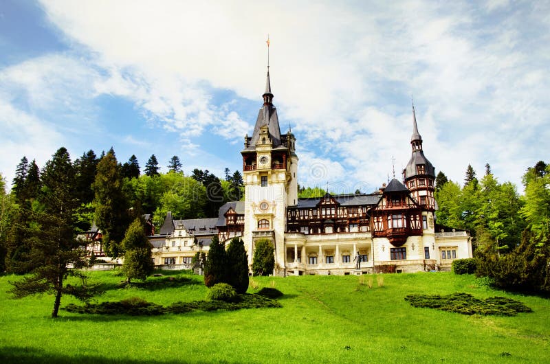 Castillo De Pelesh - La Residencia Rumana Del Verano Del ` S Del Rey ...