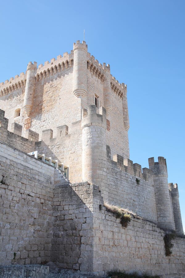 Castillo de Penafiel imagen de archivo. Imagen de edificio - 102231605