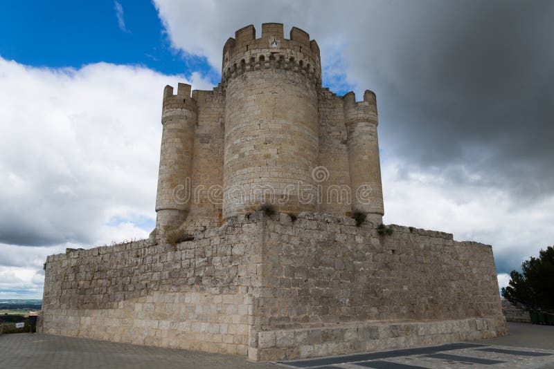 Castillo De Penafiel, Valladolid España Imagen de archivo - Imagen de ...