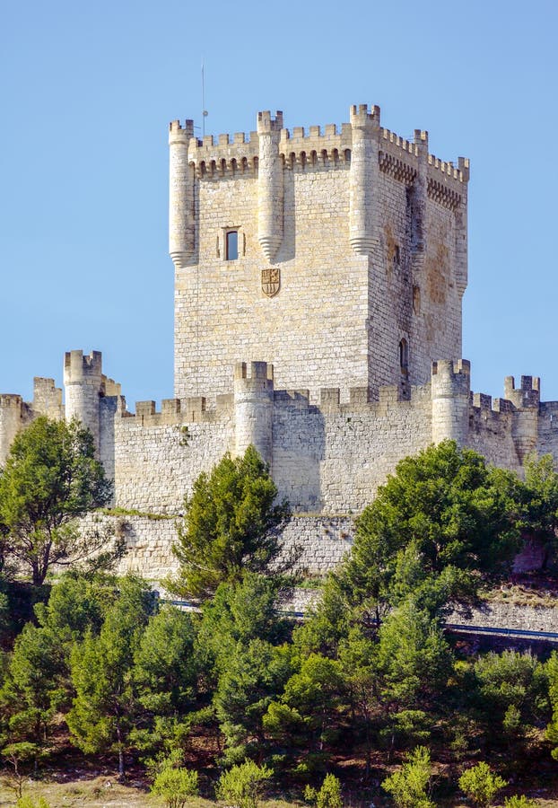 Castillo De Penafiel, Valladolid, España Imagen de archivo - Imagen de ...