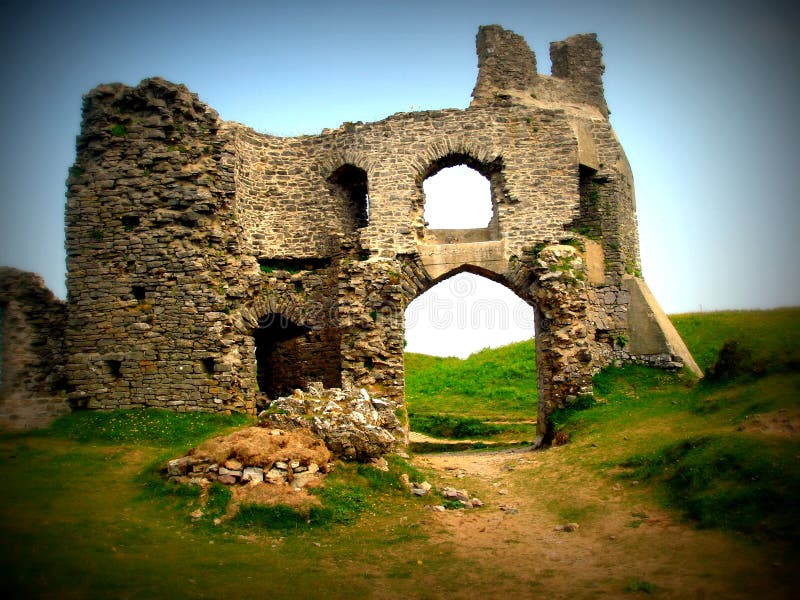 Las Ruinas Del Castillo De Pennard Imagen de archivo - Imagen de camino ...