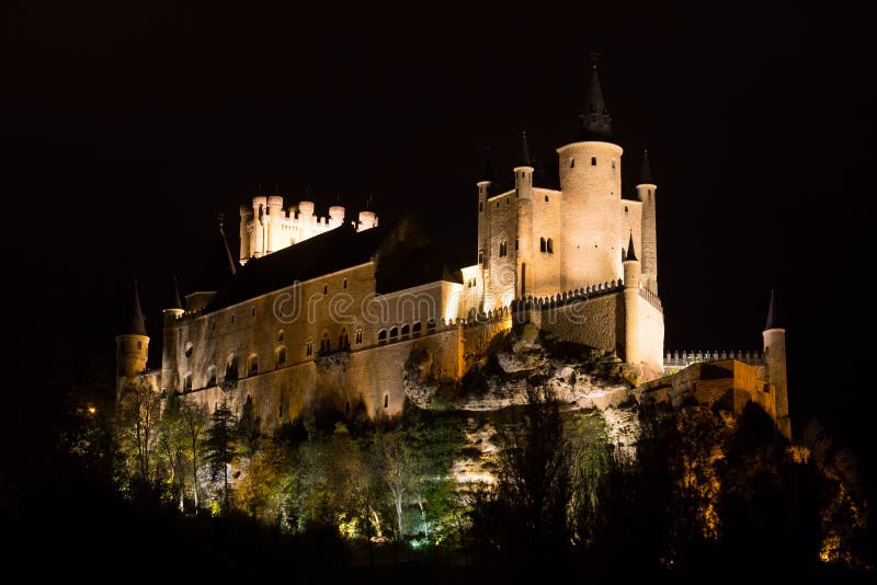 Castillo De Segovia En Medianoche Foto de archivo - Imagen de fortaleza ...