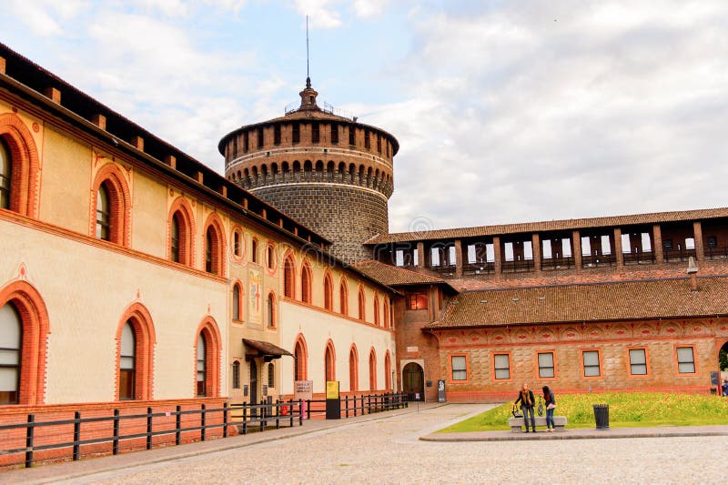 Castillo De Sforza (Castello Sforzesco) Fotografía editorial - Imagen ...