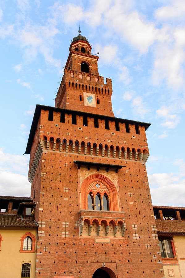 Castillo De Sforza (Castello Sforzesco) Imagen editorial - Imagen de ...