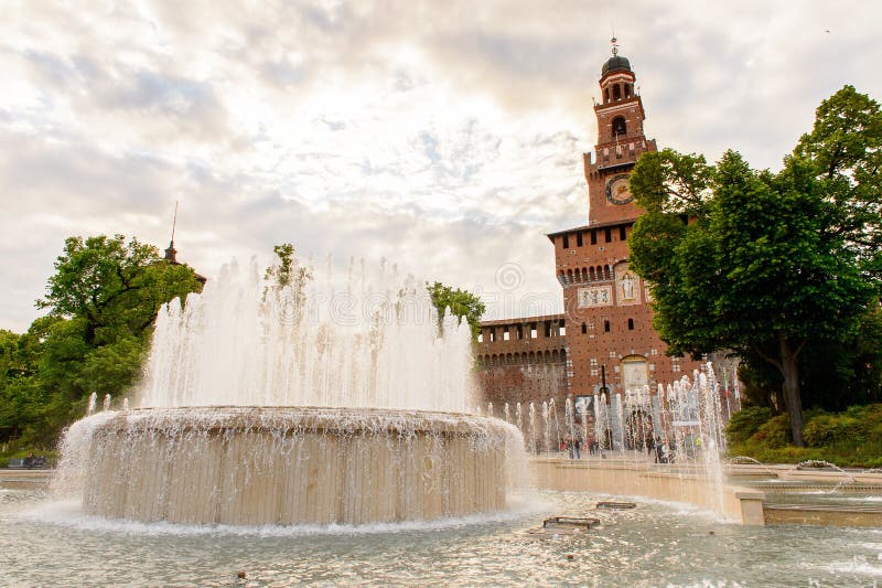 Castillo De Sforza (Castello Sforzesco) Imagen editorial - Imagen de ...