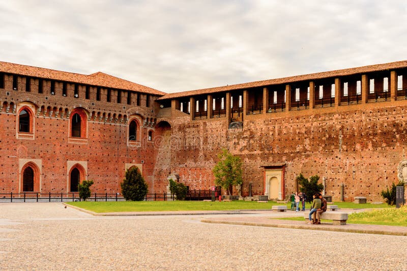 Castillo De Sforza (Castello Sforzesco) Foto de archivo editorial ...
