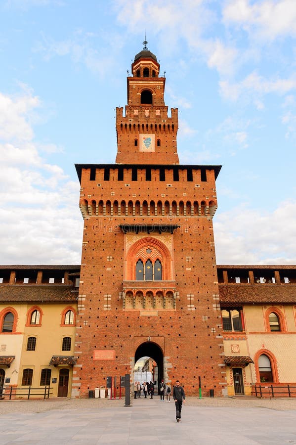 Castillo De Sforza (Castello Sforzesco) Foto de archivo editorial ...