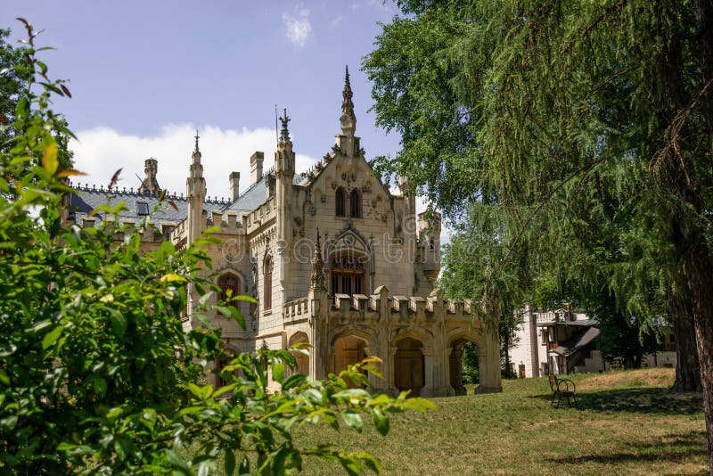 Castillo De Sturdza En Miclauseni Rumania Foto de archivo - Imagen de ...