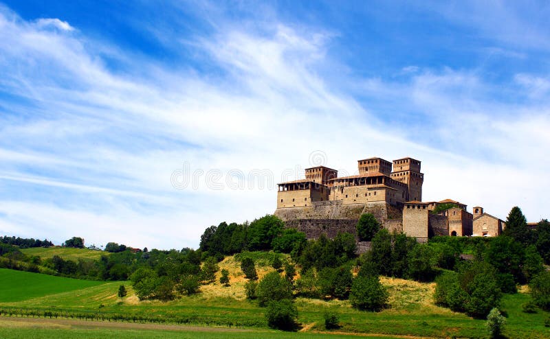 Castillo de Torrechiara foto de archivo. Imagen de fisco - 41576608