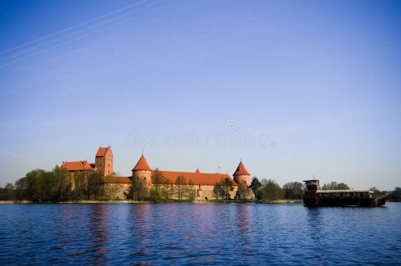 Castillo de Trakai foto de archivo. Imagen de postal - 28358502