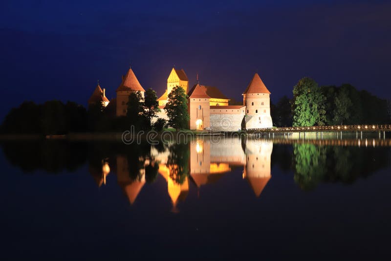 Castillo de Trakai. foto de archivo. Imagen de recorrido - 9019876