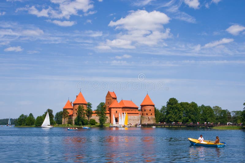 Castillo De Trakai, Lituania Foto de archivo - Imagen de monumento ...
