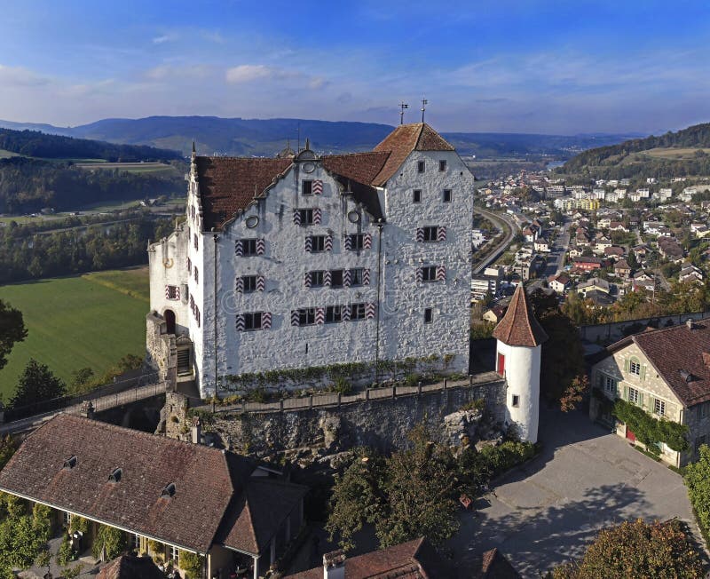 Castillo de wildegg foto de archivo. Imagen de colina - 243701212