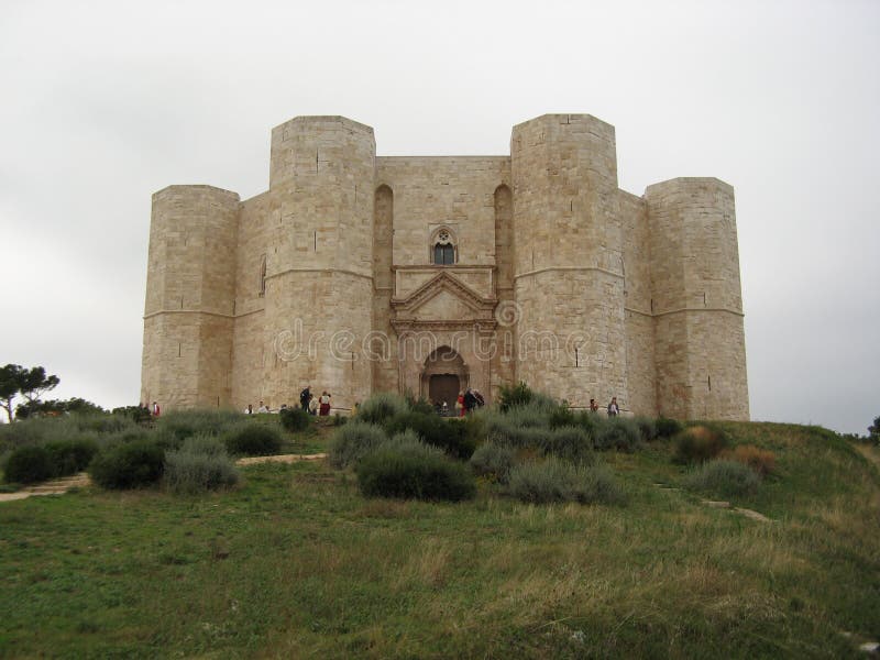 Castillo Del Monte (Italia) Imagen de archivo - Imagen de castillo ...