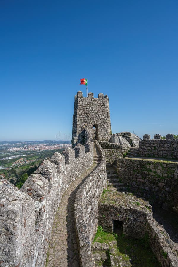 Castillo En El Castillo Morisco Sintra Portugal Imagen de archivo ...