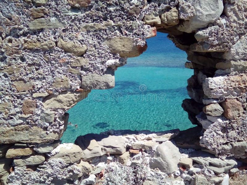 Castillo en Grecia imagen de archivo. Imagen de rocas - 106455859