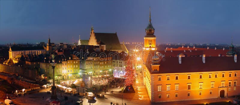 Castillo en la noche foto de archivo. Imagen de tradicional - 3870034
