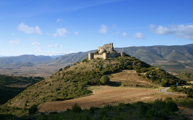 Castillo francés Aguilar foto de archivo. Imagen de medieval - 1089452