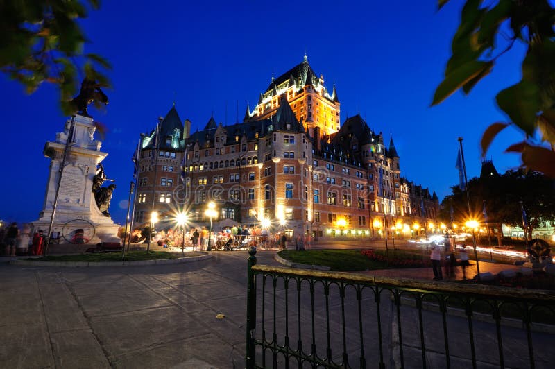 Castillo Francés De Frontenac - La Ciudad De Quebec Foto de archivo ...
