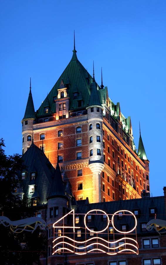 Castillo Francés Frontenac En Quebec Foto de archivo - Imagen de lujo ...