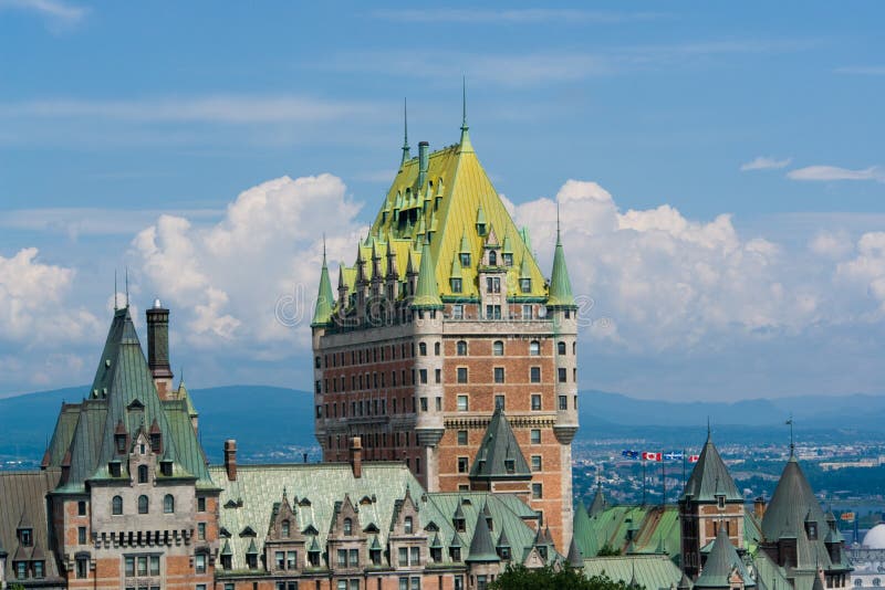 Castillo Francés Frontenac En Quebec Foto de archivo - Imagen de lujo ...