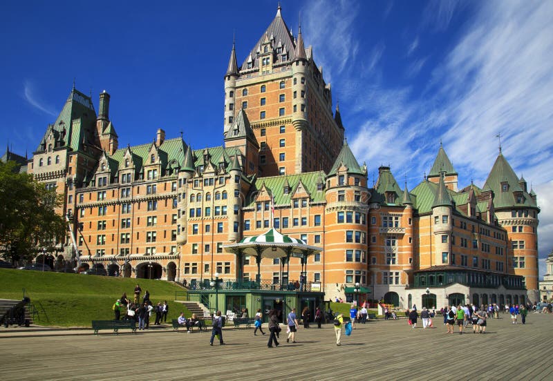 Castillo Francés Frontenac En El Invierno, La Ciudad De Quebec, Canadá ...
