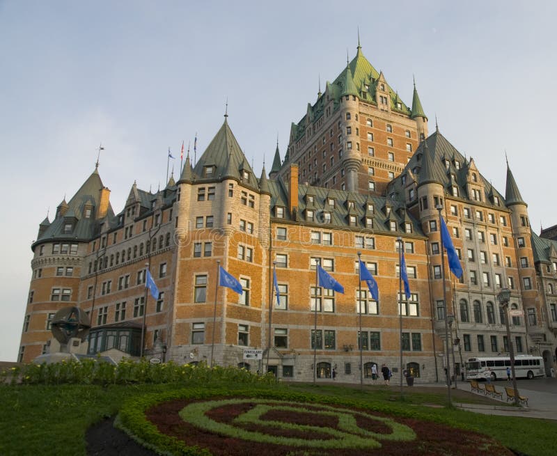 Hotel De Frontenac Del Castillo Francés En La Ciudad De Quebec, Canadá ...