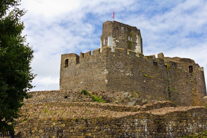 Castillo húngaro foto de archivo. Imagen de piedra, medieval - 24051346