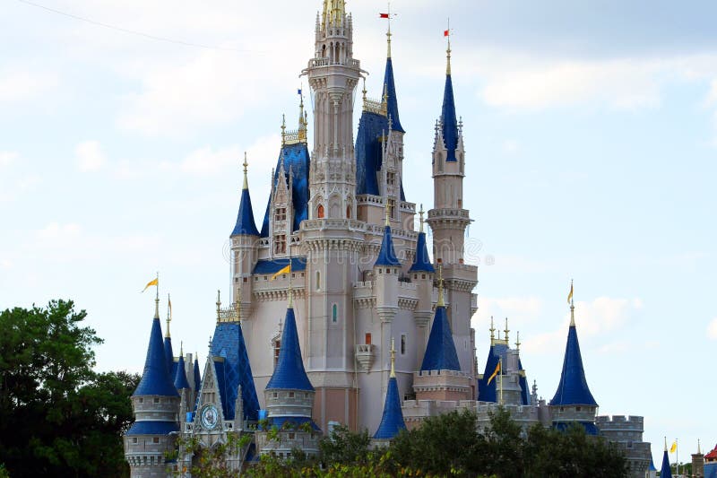 Castillo Mágico La Florida De Disney Medio Imagen editorial - Imagen de ...