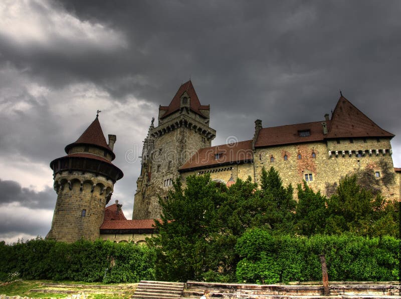 Castillo medieval imagen de archivo. Imagen de austeridad - 5240817