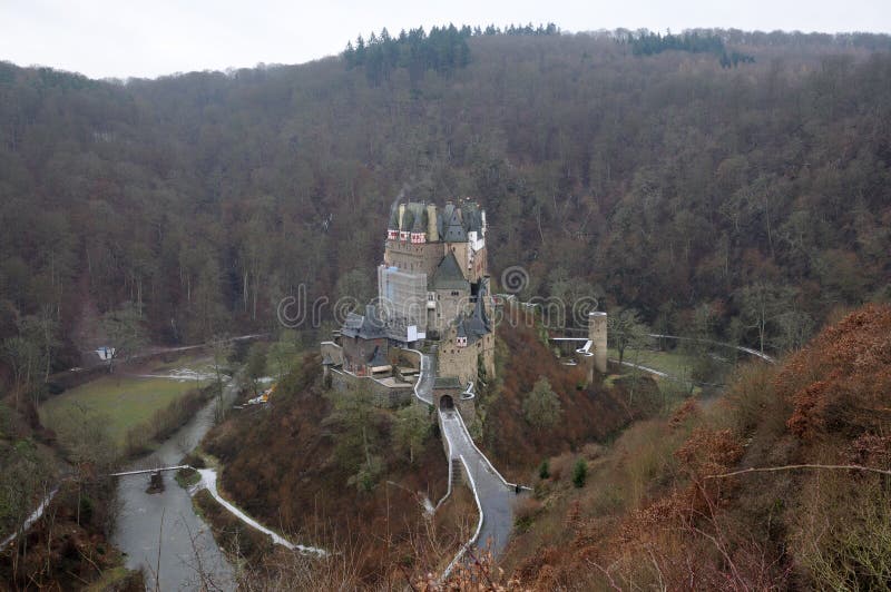 Castillo Medieval Eltz En Alemania Fotografía editorial - Imagen de ...