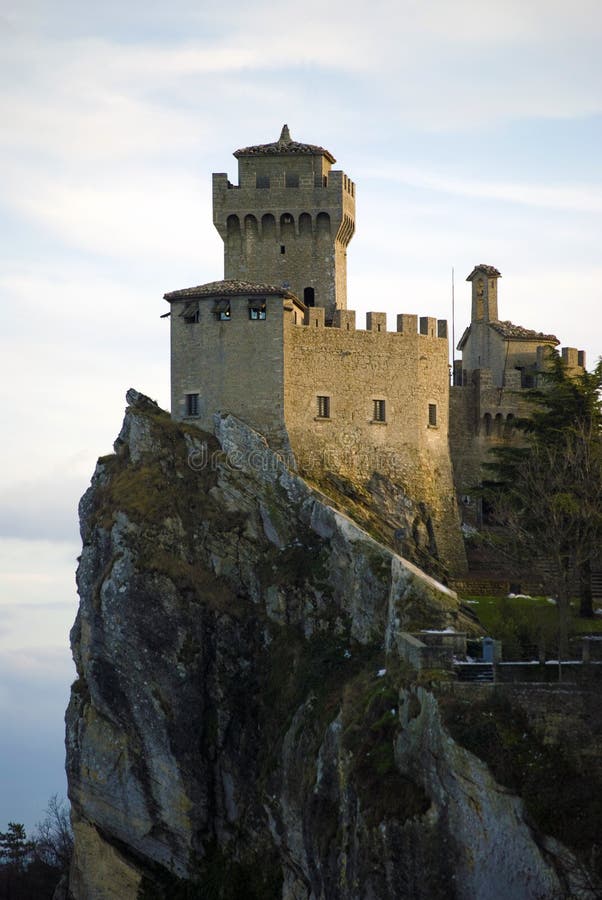 Castillo Medieval En San Marino Imagen de archivo - Imagen de italia ...